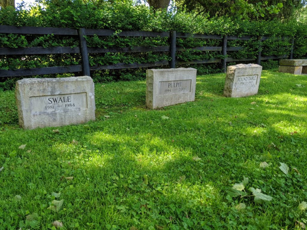 Touring Claiborne Farm, The Resting Place Of Secretariat In Paris ...