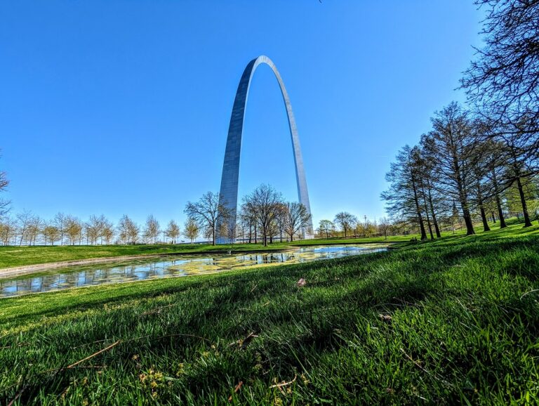 Visiting The Gateway Arch In St Louis, MO - No Home Just Roam