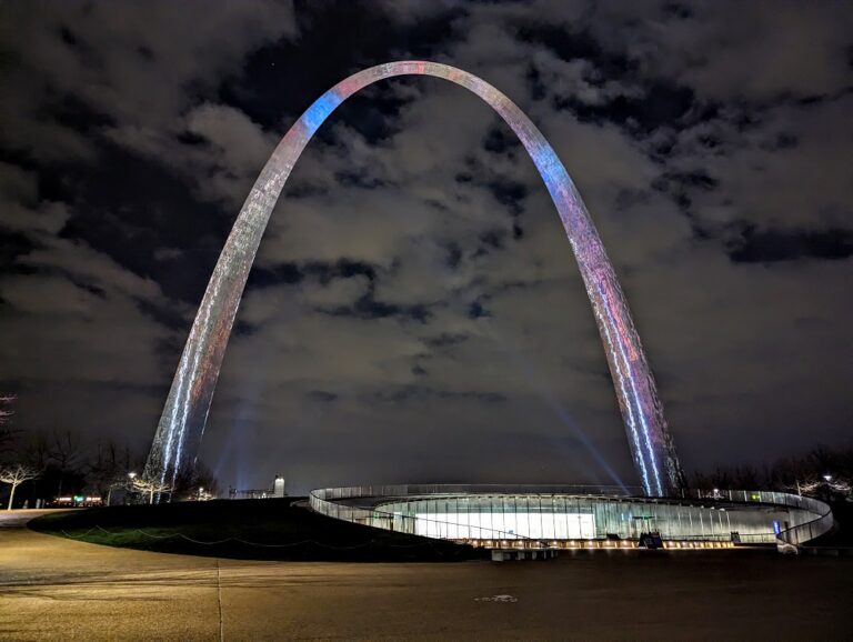 Visiting The Gateway Arch In St Louis, MO - No Home Just Roam