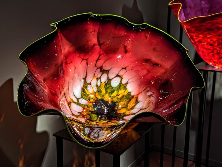 40 Photos From The Stunning Chihuly Garden And Glass Art Museum In ...
