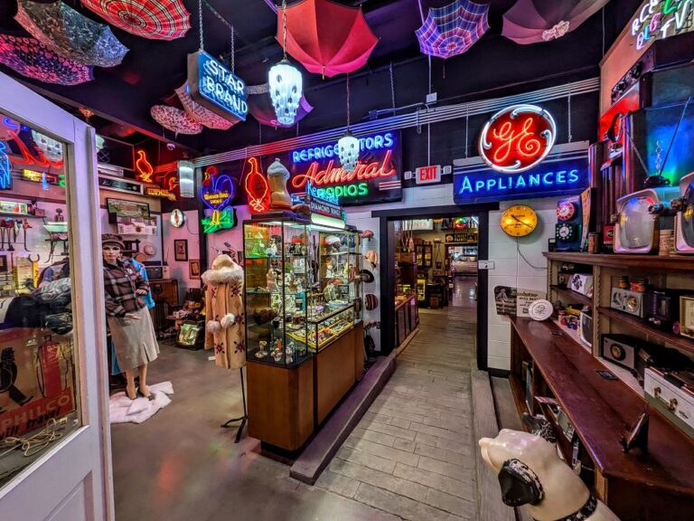 48 Photos From The Frontier Auto Museum In Gillette, WY (Pet-Friendly ...